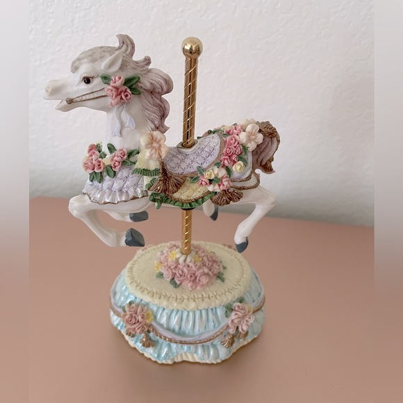 Heritage | Party Supplies | Heritage House Carousel Horse Melodies ...